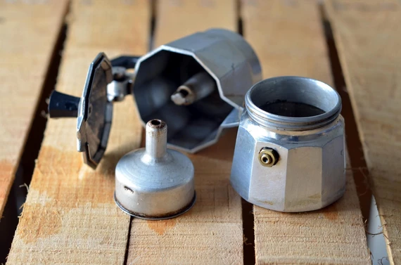 How to Make Coffee in a Moka Pot: Complete Stovetop Espresso Guide