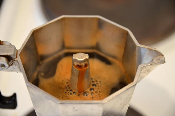 How to Make Coffee in a Moka Pot: Complete Stovetop Espresso Guide